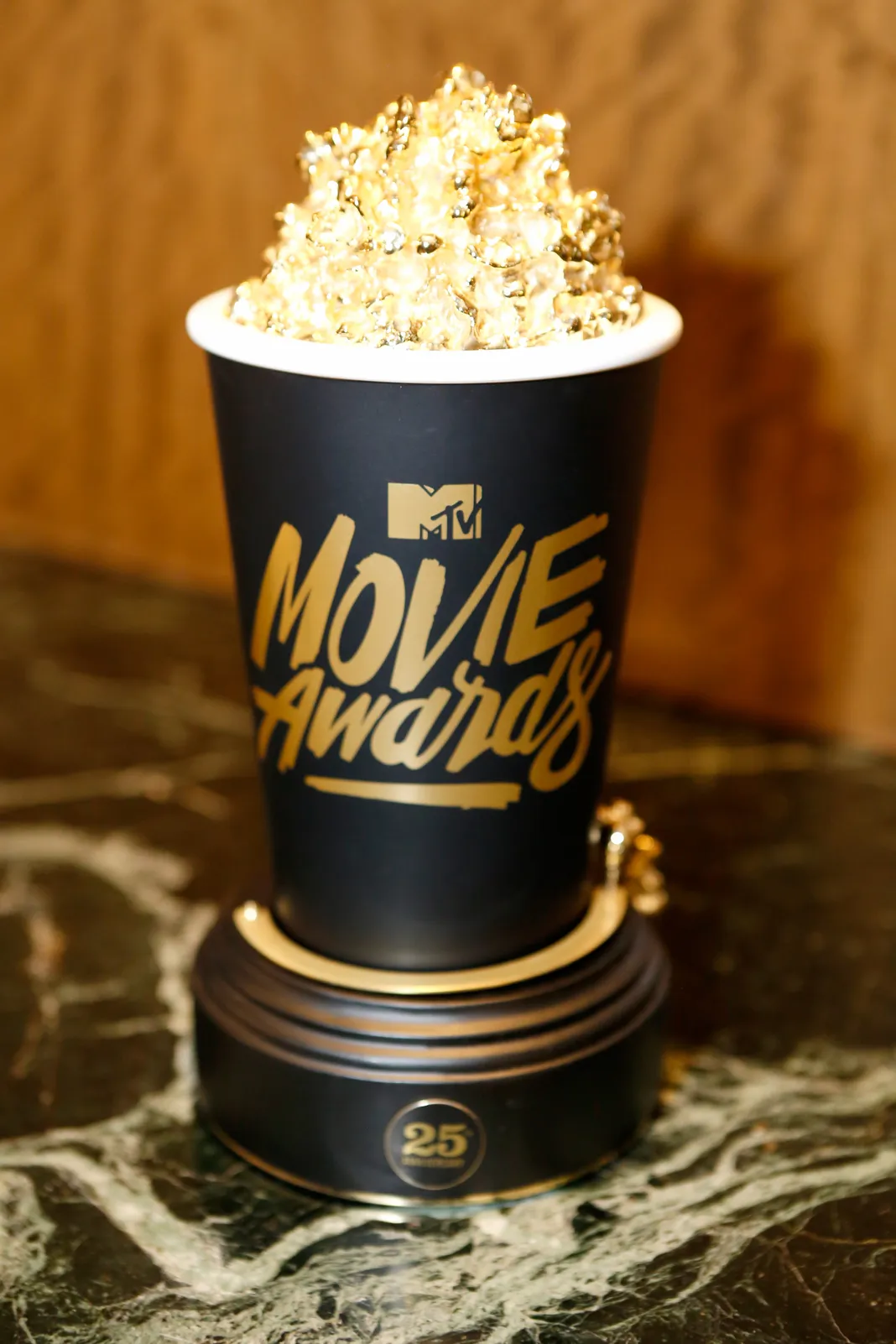 The Hottest Looks On The MTV Movie Awards Red Carpet (2016/04/11 ...