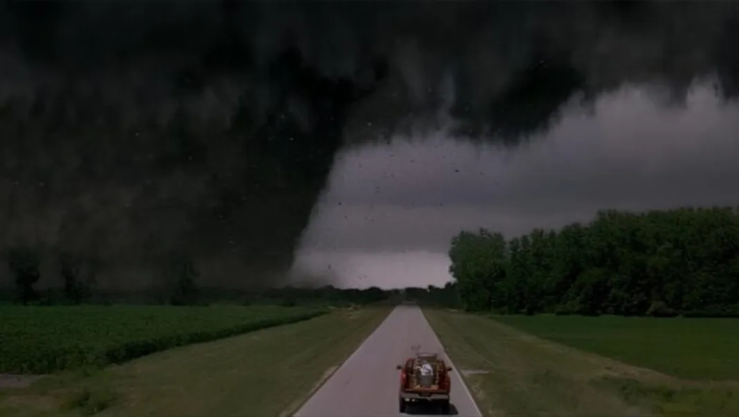 Twisters (2024): A Thrilling Return to the Heart of Tornado Alley (2024 ...