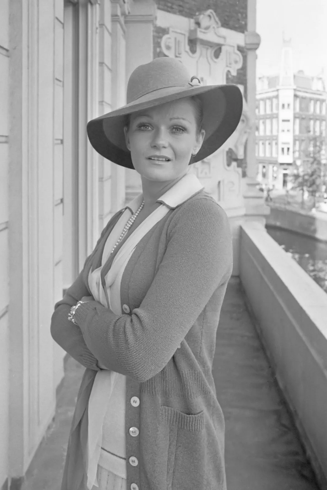 Valerie Perrine, Original Eve Teschmacher in ‘Superman,’ Dies at 82 ...