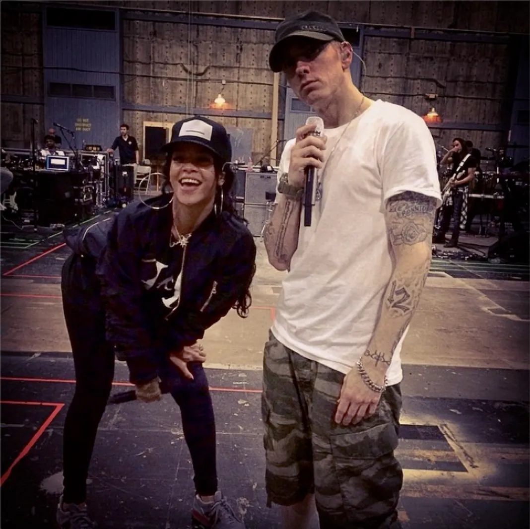 Eminem And Rihanna Kissing